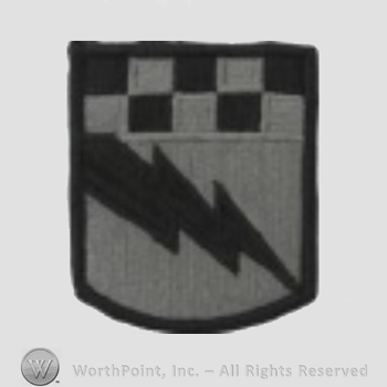 Mark with US Army Shoulder Sleeve Insignia: 525th | #377683
