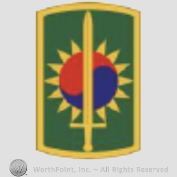 Mark with US Army Shoulder Sleeve Insignia: 8th | #378433