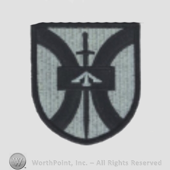 Mark with US Army Shoulder Sleeve Insignia: 916th | #379110