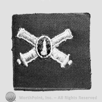Mark with Insignia consisted of embroidered | #393719