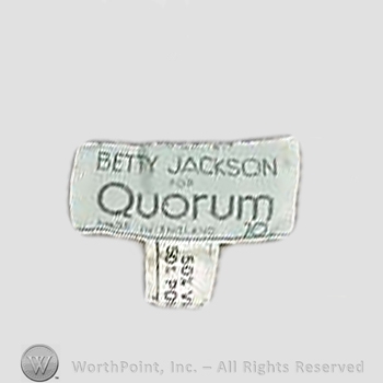 Mark with Clothing label : Quorum. | #431855