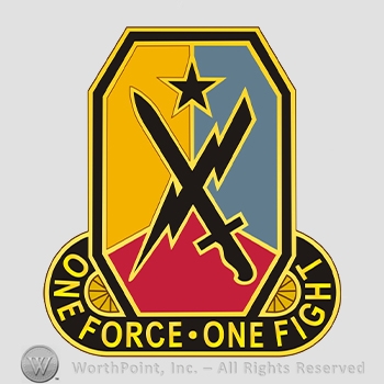 Mark with An octagonal shield divided into three | #636248