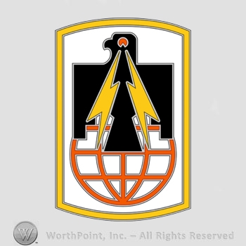 Mark with A shield, a bird, two lightning flashes | #659378