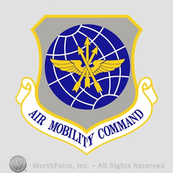 Mark with A shield, a globe, a pair of wings, | #678516