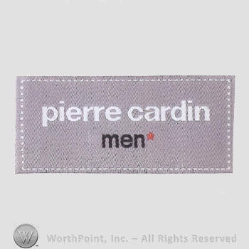 Mark with Closing label: the text ''pierre cardin | #700281