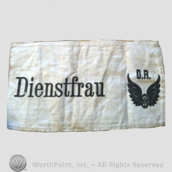 Mark with An armband with the text "Dienstfrau | #730015