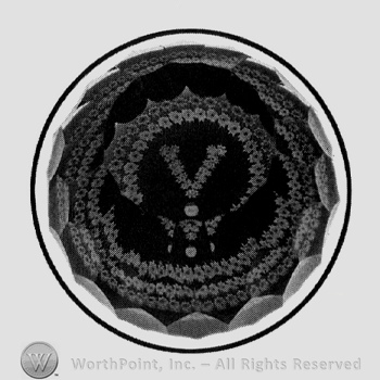 Mark with Glass Pattern: VICTORY; paperweight. | #810933