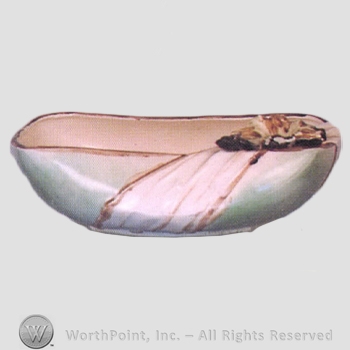 Mark with McCoy pottery pattern: #7; centerpiece | #927819