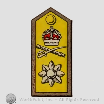 Mark with A shoulder-strap, a crown, a sword, a | #928439